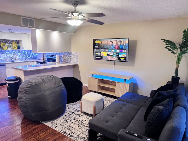 Entire Daytona Home Condo | Led Glow, Smart Tv - Daytona Beach, FL