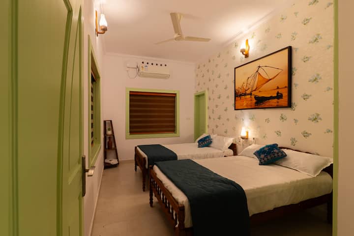 Spacious Room With 2 Queen Beds In Cozy 4bhk Home - Chalakudy
