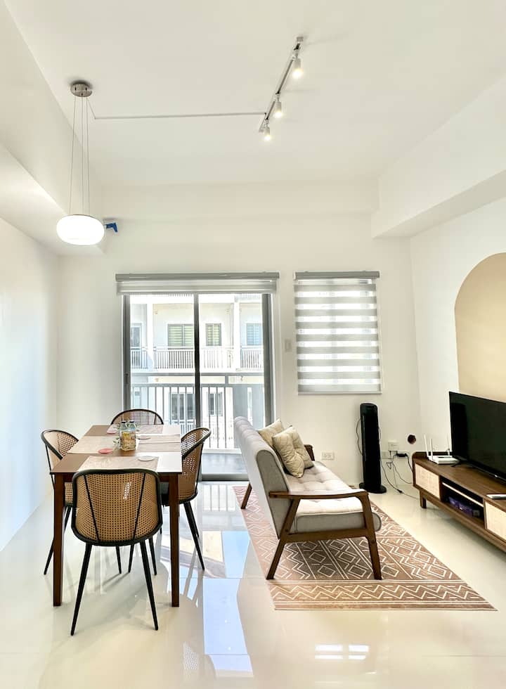 Tower View Suite With Balcony - Iloilo City