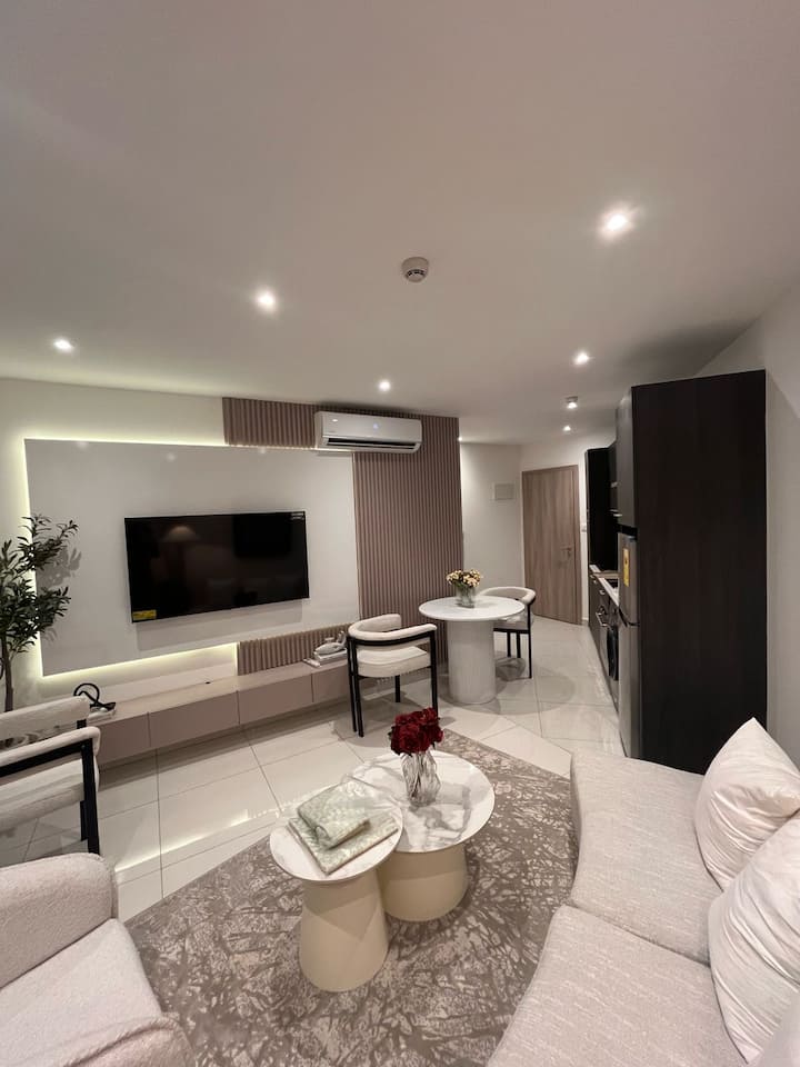 Luxurious 1bedroom Entire Loxwood Apartment-w/pool - Ghana