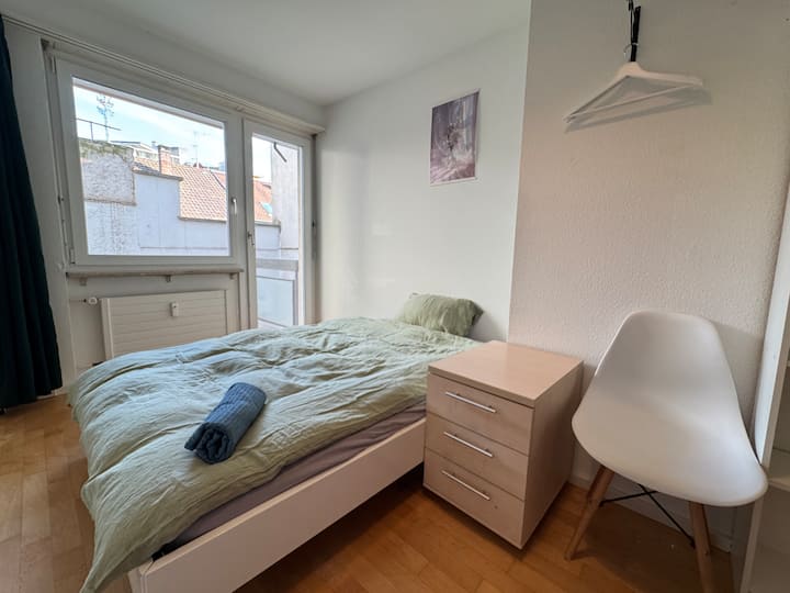 Helles Zimmer Mit Balkon - Bâle