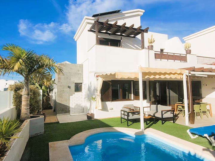 Villa Vista: Pure Sunshine, Heated Pool & Jacuzzi - Lanzarote