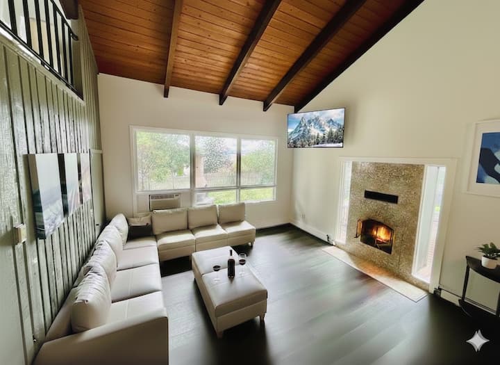 Chalet Overlooking Lake Bavaria - Cologne, MN