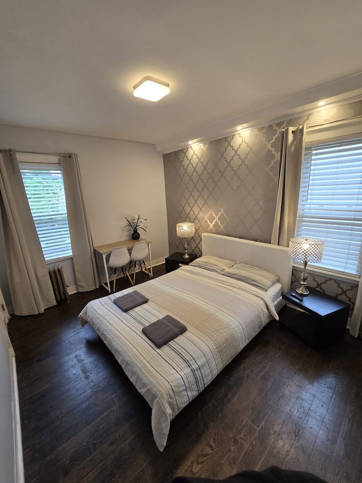 5 Perfect Runaway To Visit Nyc/ewr 2.5mile - Elizabeth, NJ