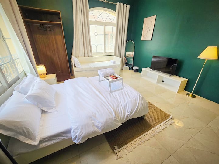 Cozy 2 Bedroom Hall | Sleeps 7 + Free Parking - Dubai