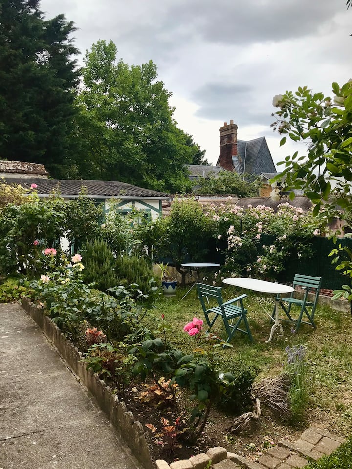 Chalet De Ville Avec Son Jardin - Villerville