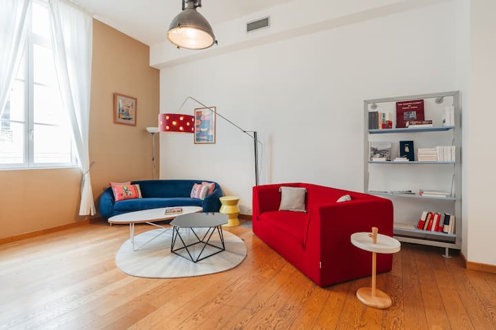 L’horloge De L’écusson - 85m2 Clim. Et Parking ! - Nimes