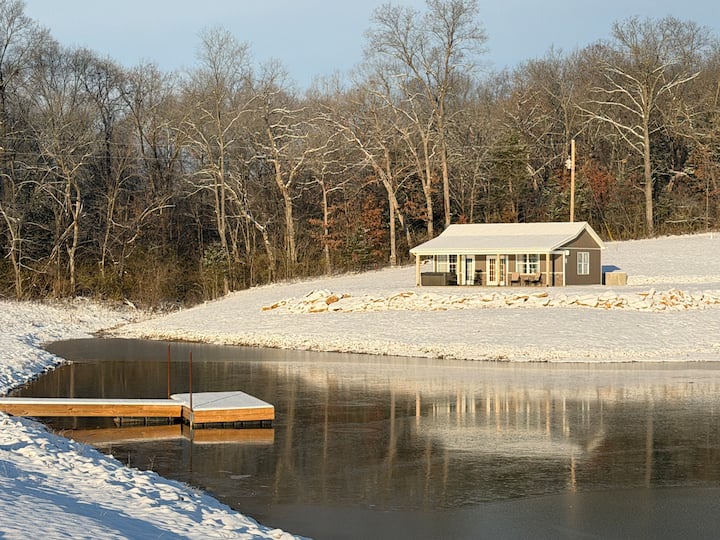 Private Cabin On 90 Acres! - Cave, MO