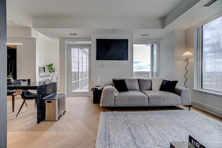Yv Luxe 2br+2bath+wfh+pool+park - Toronto