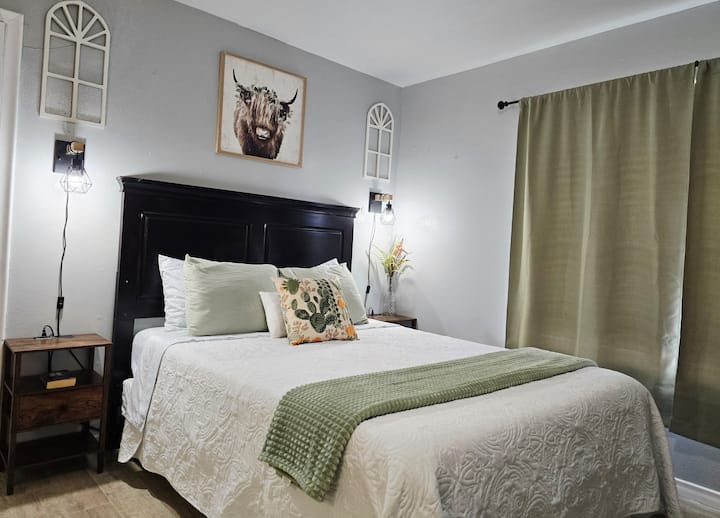 Cowboy Escape W/ Tvs+carport - Fairview Park, Sherman