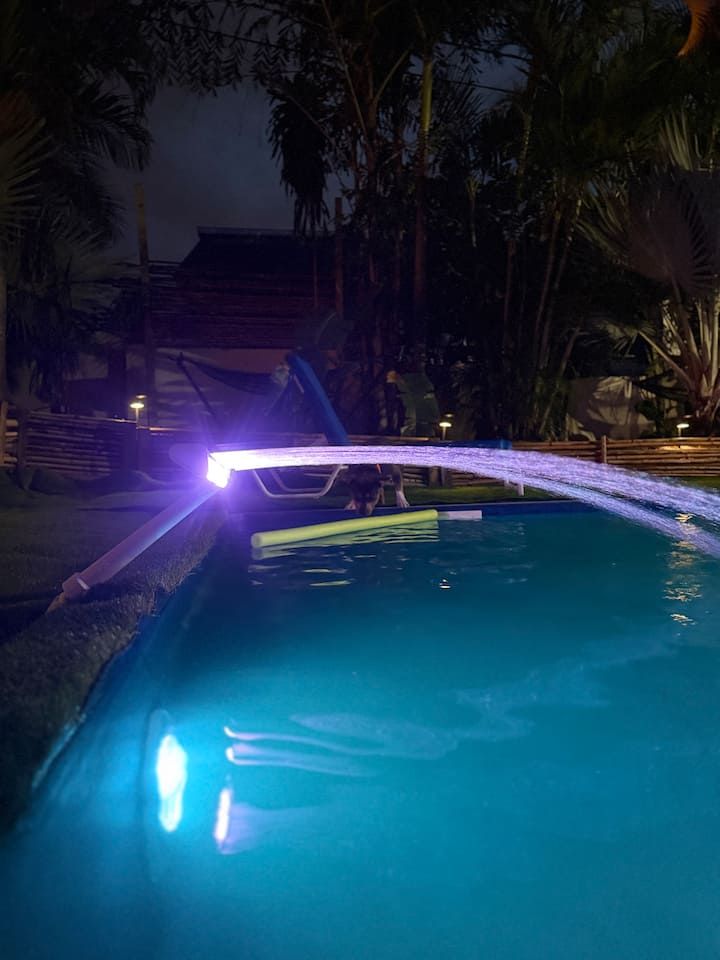 Hot Tub, Pool. Book 2 Nts, Stay 3 Nts! Sleeps 15 - Palm Springs, FL