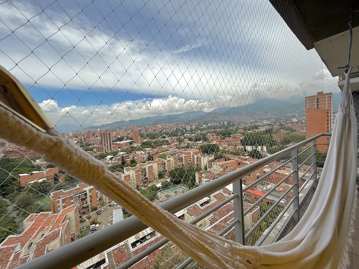 Stunning View, Hammock Balcony, Fast 500 Mb Speed - Medellín