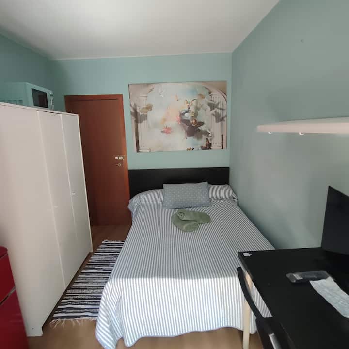 Amplia Habitación Exterior - Barcelona