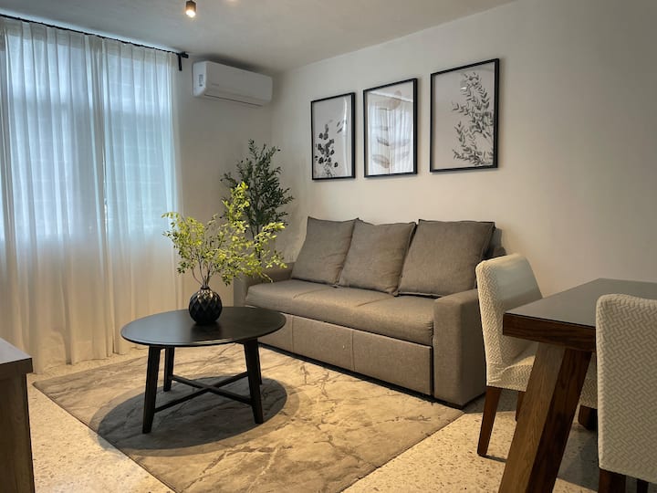 Luxury And Centrally Locatel House, 2-story In Gdl - メキシコ グアダラハラ