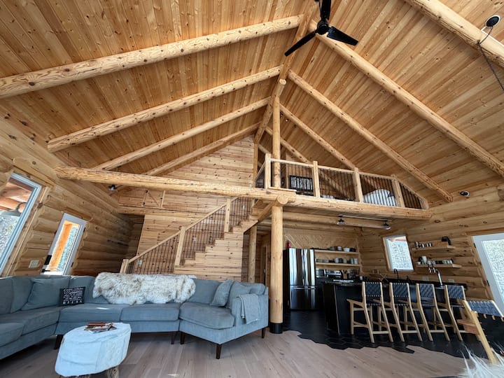 Custom Log Retreat- 4bd/2ba, 500’ Shore/paddle/ski - Ely, MN