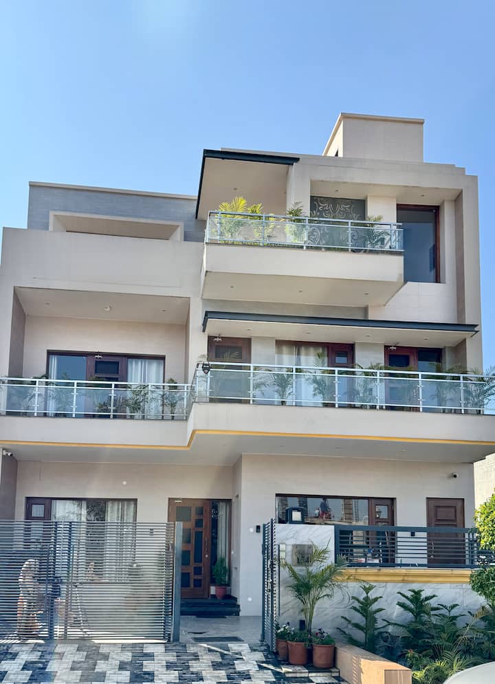 Private Rooftop Stay In Private Gated Society - 昌迪加爾