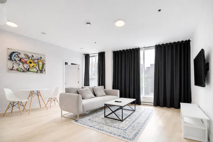 Bright Modern Apartment - Laval