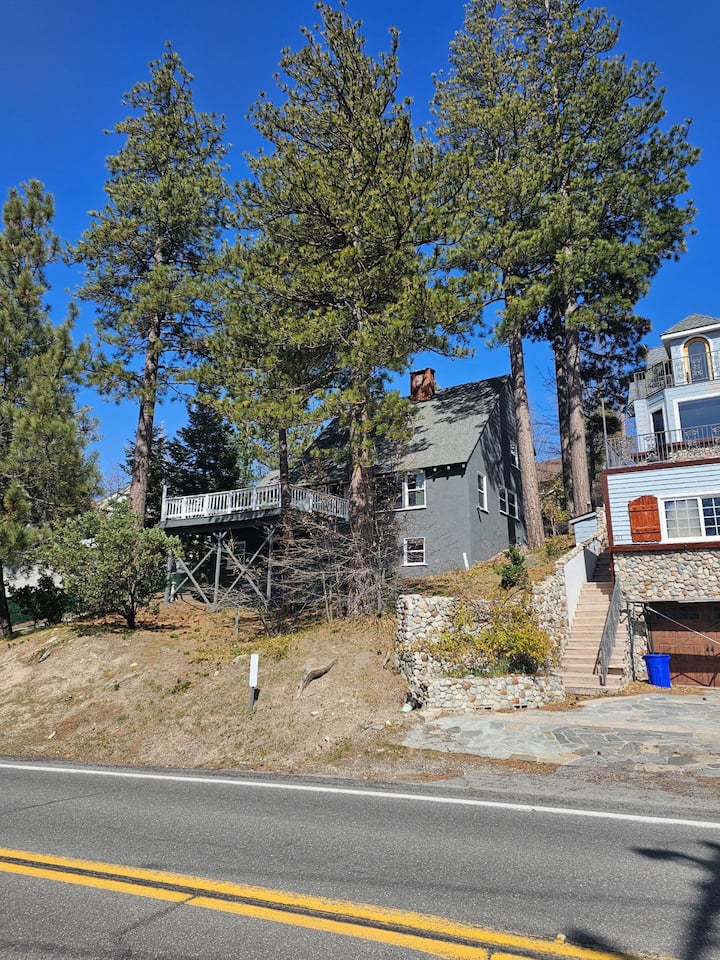 Emerald Grotto With A Lake Arrowhead View - Lake Arrowhead, CA