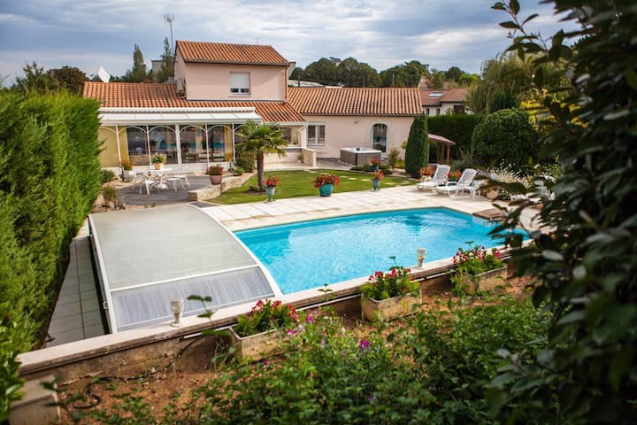 Logement Indépendant 
En Sous-sol
65 M2 Environ - Poitiers