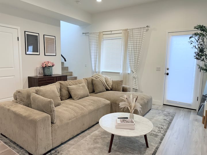 Modern Family Home #2 - Mins From Disneyland - Huntington Beach, CA