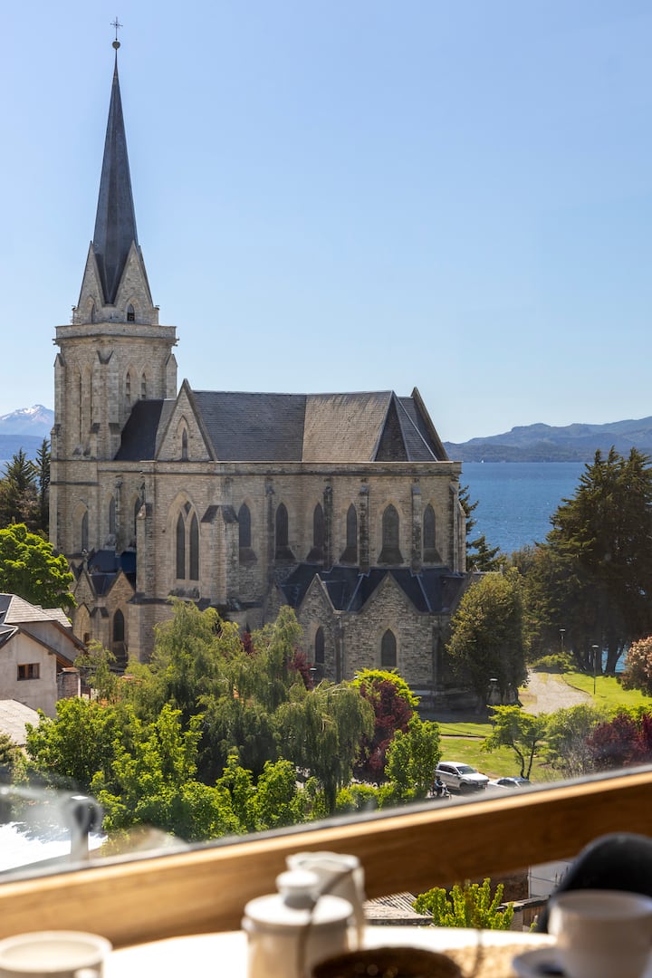 Charming Apartament W/ Cathedral Views & Parking - Argentina