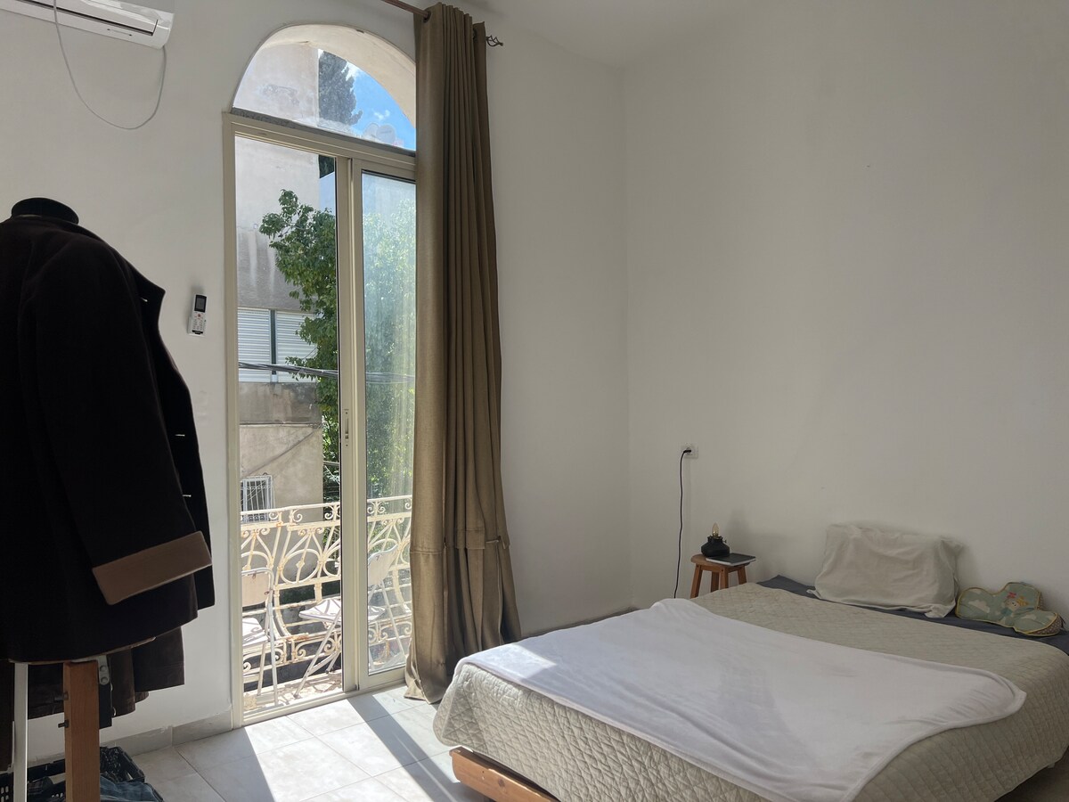 Sunlit Paradise, Fast Wi-Fi & Kitchen - Apartments for Rent in Haifa ...
