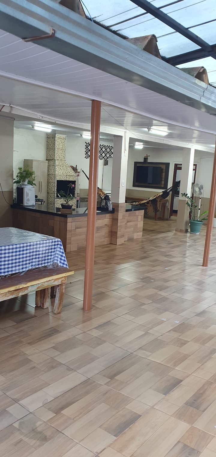 Casa Nos Fundos / Edícula Com Quarto - Foz do Iguaçu