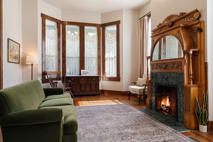 Vogue- 1886 Queen Anne Victorian - Van Buren, AR