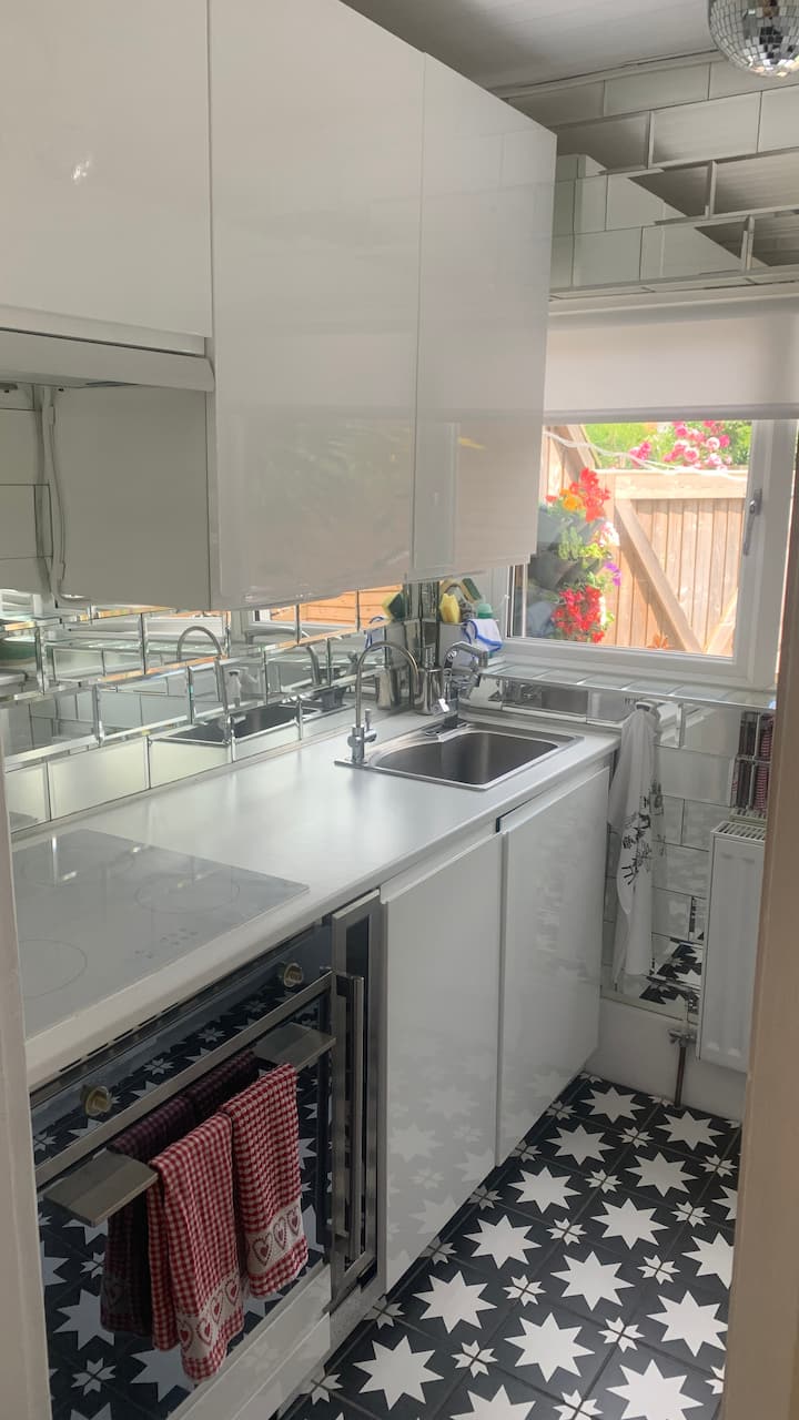 Flat W/hot Tub - Cirencester