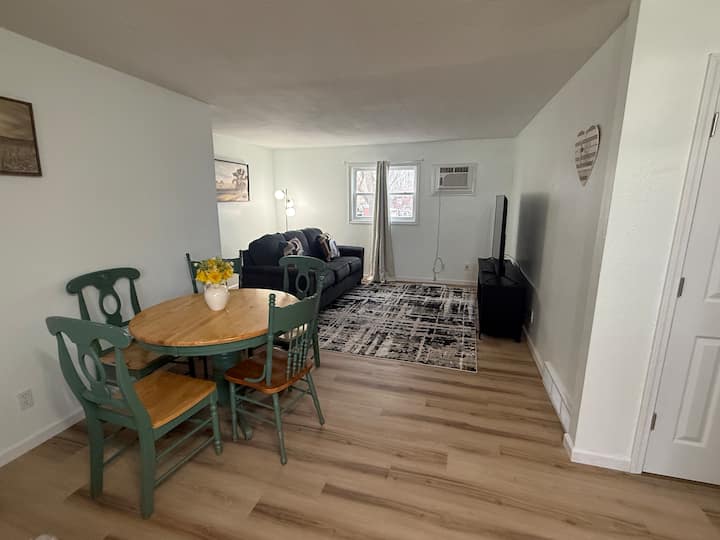 Cozy & Charming 2-bed Retreat - Storm Lake, IA