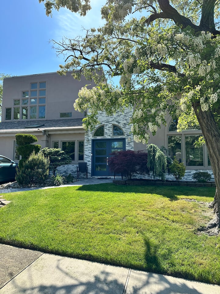 Luxe Beach Family Retreat - Asbury Park, NJ