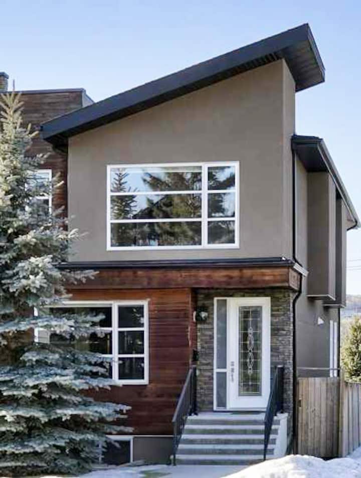 Private Walkout Basement - Calgary