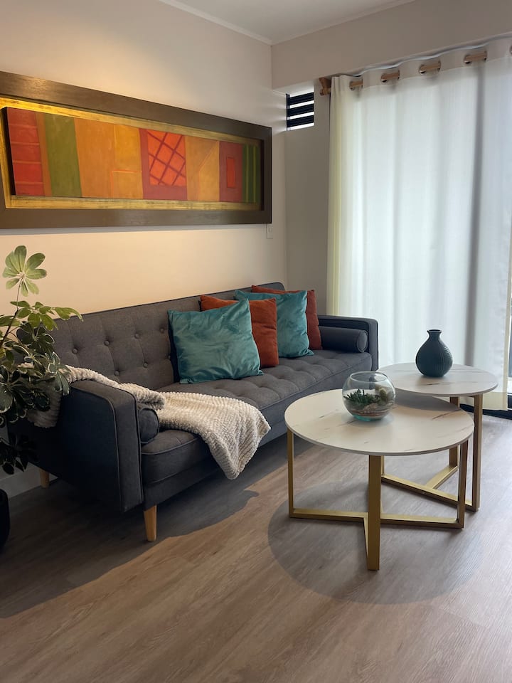 Modern Apt In Miraflores | Pool, Gym, Queen Bed - Lima