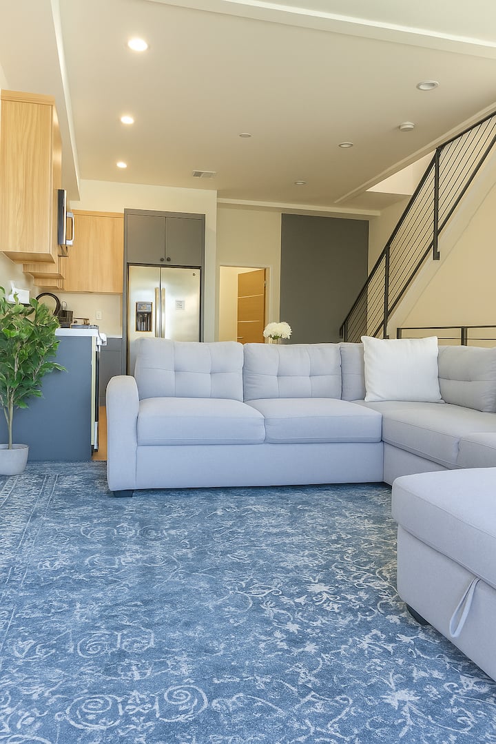 3br Townhome | Sleeps 8 | 2 Parking | Heart Of La - Hollywood, CA