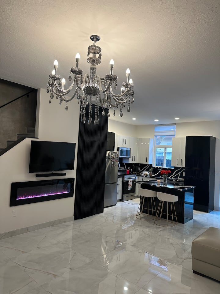 Spacious & Peaceful Downtown Living In St Pete - Tampa Bay, FL