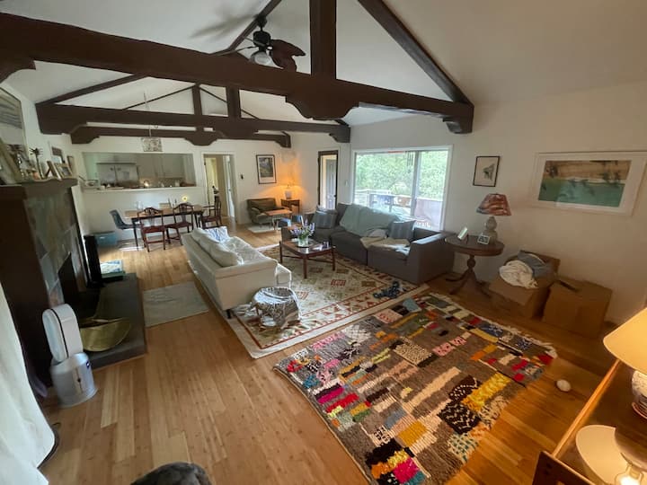 Lovely Downtown Topanga Home - Topanga, CA