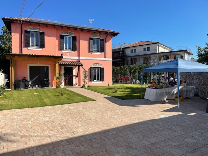 Airport Flower Rooms B&b| Lotus Room - Monfalcone