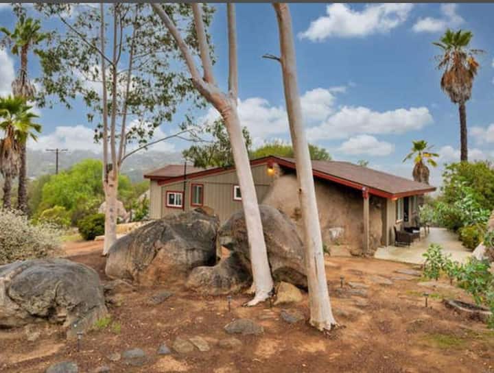 San Diego Boulder Crest Villa - Escondido, CA