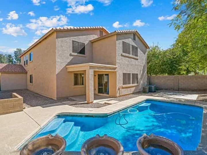 Spacious 4br Home + Pool | Surprise Farms - Wildlife World Zoo, Aquarium & Safari Park