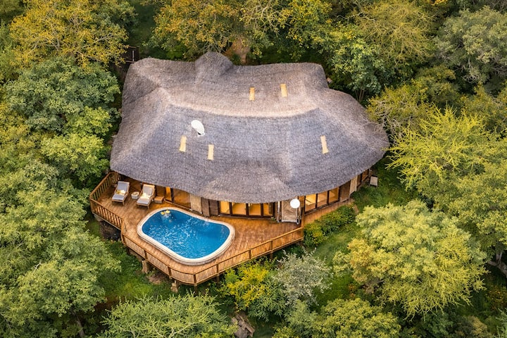 Majestic Villa W/ Pools & Outdoor Bar In Maanzoni - Kenya