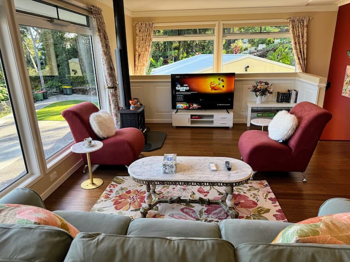 King Bed - Gorgeous Scenery - Modern Guesthouse - Brisbane