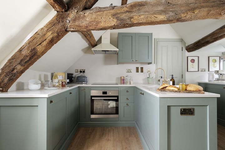 Dog Friendly  - The Miller's Snug At Cowley House - Bibury