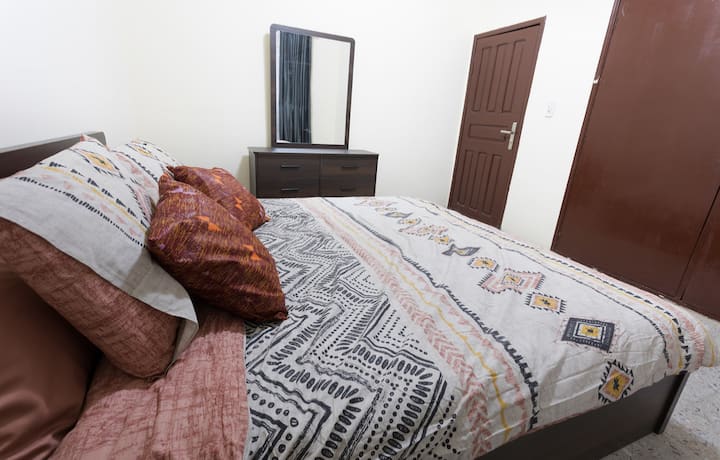 Chic Apartment In Central Monrovia (2bd1b) - Monrovia