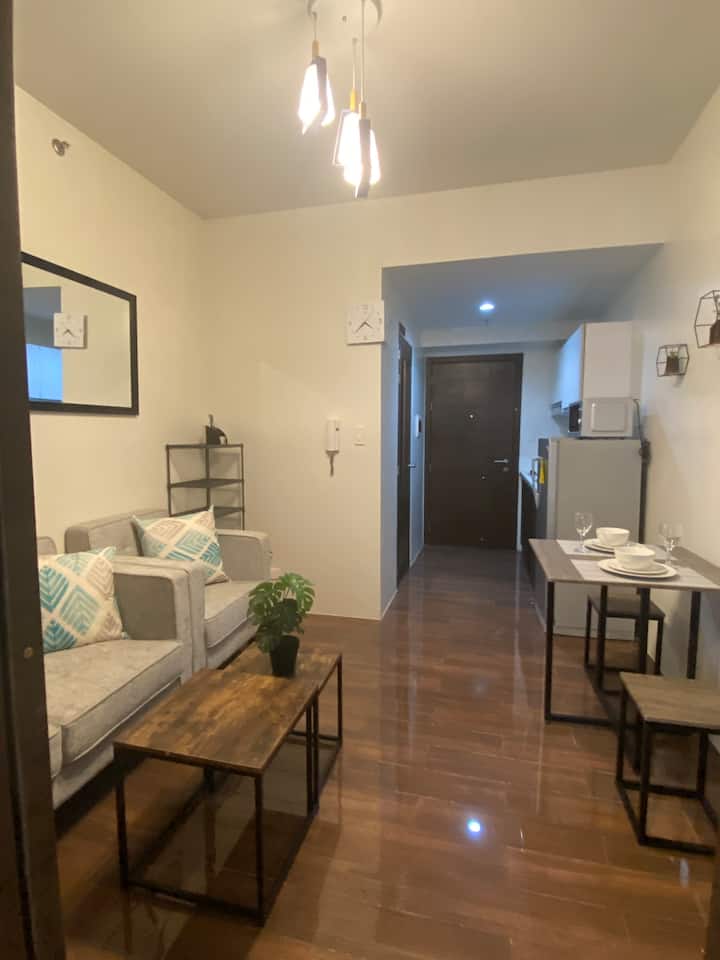 Modern Chic Condo At Makati With Wifi And Netflix - 