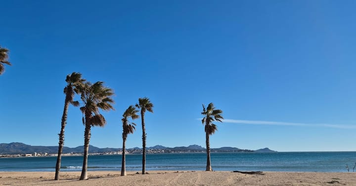 Appartement En Bord De Mer, Piscine Et Grand Parc - Plage de Saint-Aygulf