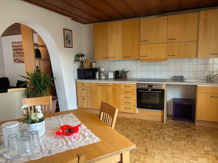 Kurzzeitmiete: Möblierte 3 Zimmer Wohnung - Erlangen