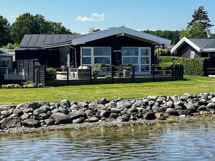 Fjord-side Cottage In Munkebo By The Water - Odense