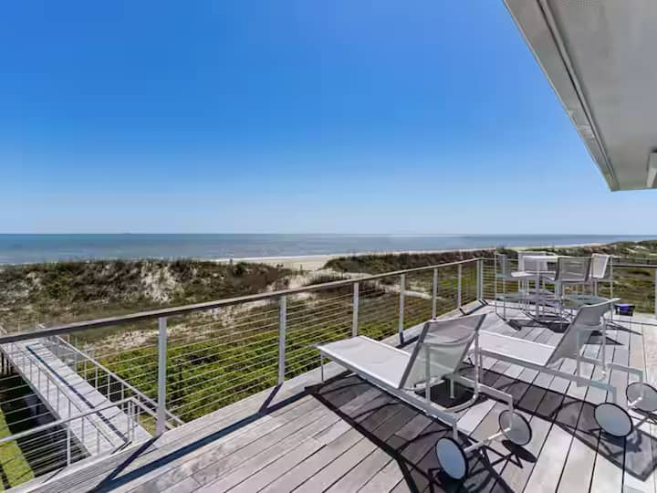Stunning Oceanfront Paradise - Heaven On Earth! - Oak Island, NC