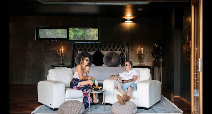 Villa With Hot Tub And Sauna - Pemberton
