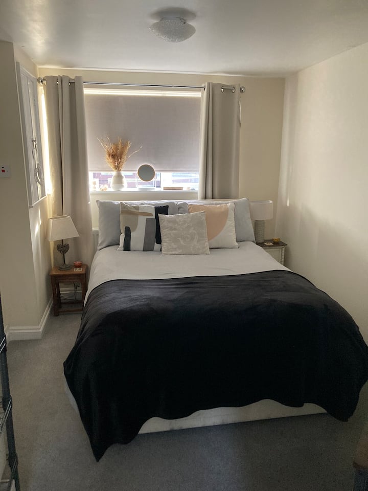 Convenient Little Getaway - Moelfre